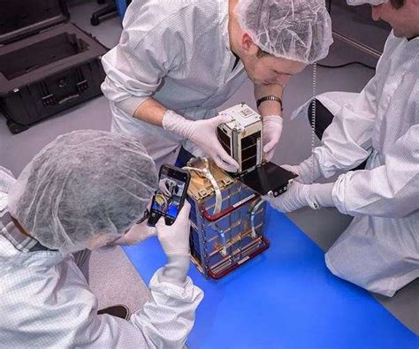 Nasa To Demonstrate Miniature Cubesat Swarm Technology