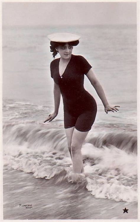 30 Vintage Pics That Defined Womens Bathing Suits In The Early 20th