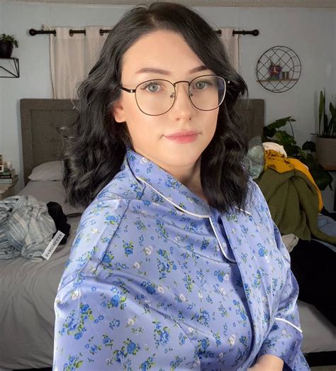 Do You Still Like Me Less Makeup Scrolller