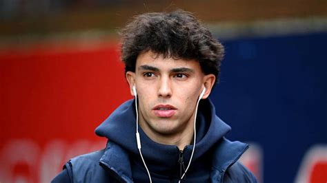 I Numeri Di Maglia Scelti Dai Nuovi Acquisti Del Milan Joao Felix Sottil Bondo E Gimenez