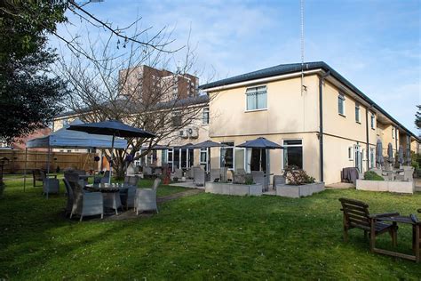 Ashton Lodge Nursing Home Care Home Sunbury On Thames Tw16 7da