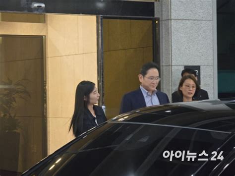 삼성 이재용·정현호 동남아 출장 마치고 굳은 표정으로 입국