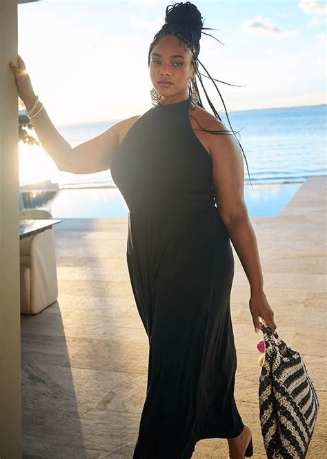 What Should An Overweight Woman Wear To A Wedding