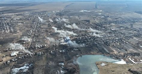 Drone Filmt Rookpluimen Boven Belegerd Bachmoet