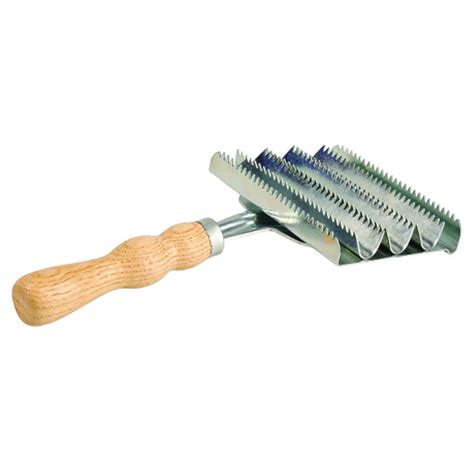 Lincoln 8 Bar Metal Curry Comb