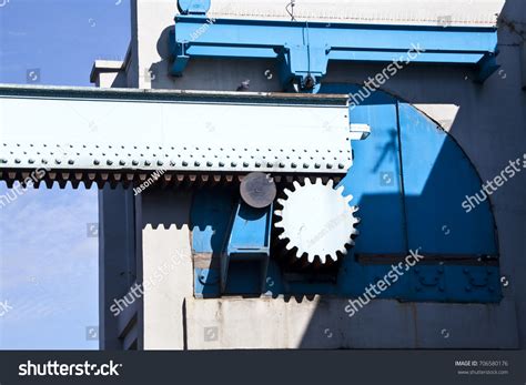 Rack And Pinion Lifting System At Franklyn Mccord Blog
