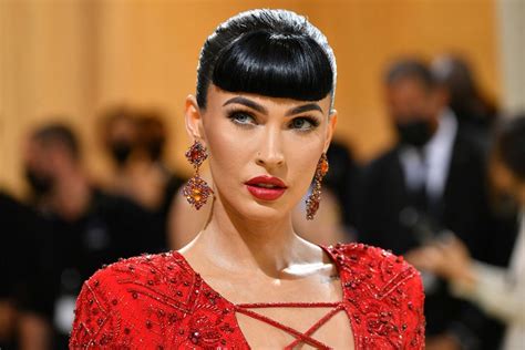 14 Celebs Who Embraced Their Big Ears Famousbio