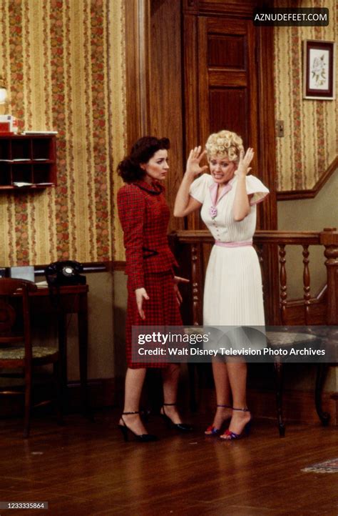 Lorna Patterson Feet Aznudefeet