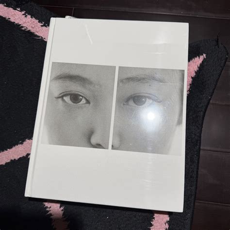 Jennie J2nni5 攝影展 寫真集 大寫真 書籍、休閒與玩具 收藏、紀念品 K Pop在旋轉拍賣