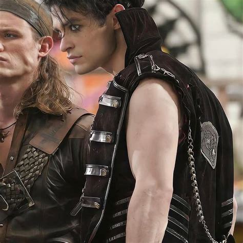 Pin By Ally ♡ On •descendants Harry Hook Thomas Doherty Scottish Actors