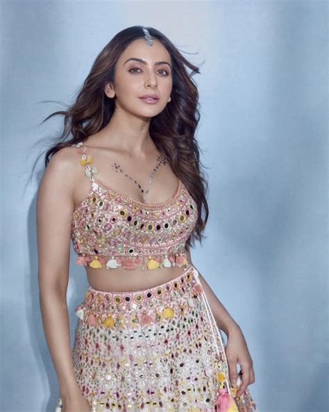 Rakul Preet Singh रकुल प्रीत सिंह ने बेहद ही खूबसूरत हैवी लहंगे में