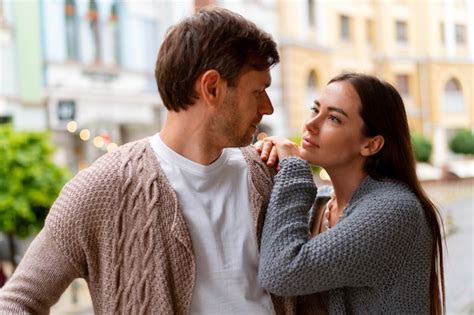 Sch Nes Paar Im Freien Kostenlose Foto