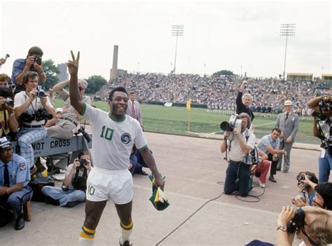When Pelé Made His Ny Cosmos Debut — The Similarities And Differences