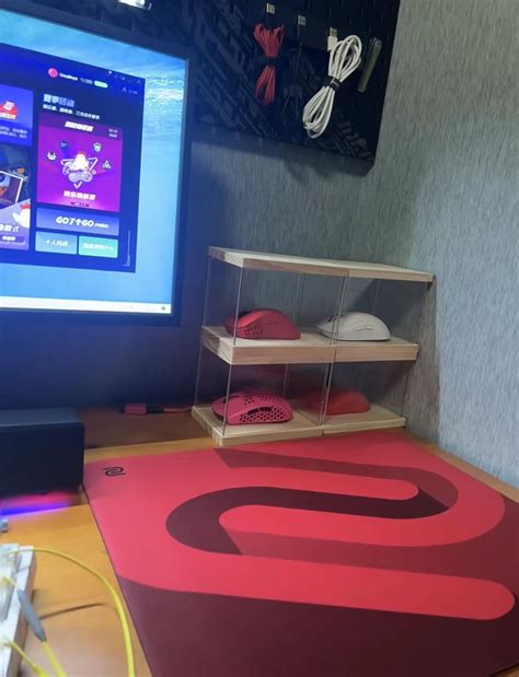 How Do I Make This Autoclicker Macro Hold Rlogitechg