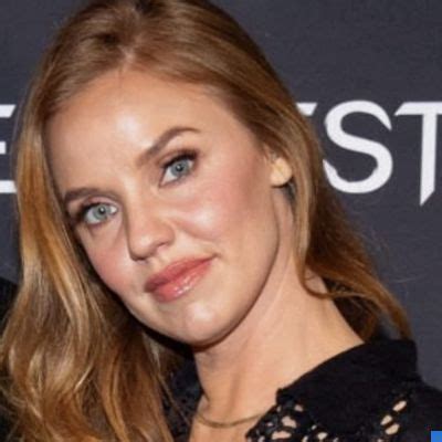 Who Exactly Is Kelli Garner Boyfriend Her Relationship Timeline And Net