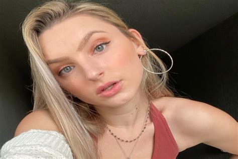 Hit The Road With Sophia Delucchi Movies And Experiences Reelshort Fandom