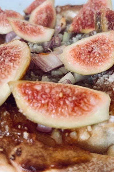 Delicious Fig Jam Flatbread Pizza