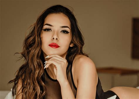 10 Tips For Professional Boudoir Makeup