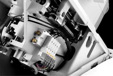 Electronic Eyelet Button Holing Sewing Machine