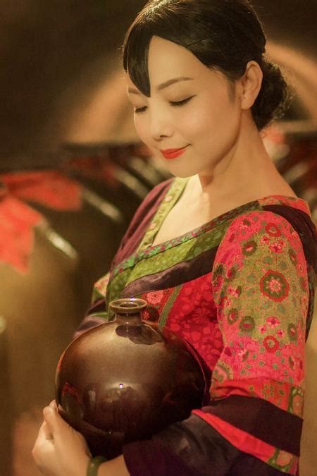 白嫩的酒娘 每日頭條