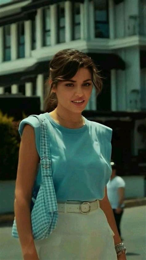 Handa Erçil Hayat Handaerçil Work Outfits Women Emma Watson Outfits Types Of Fashion Styles