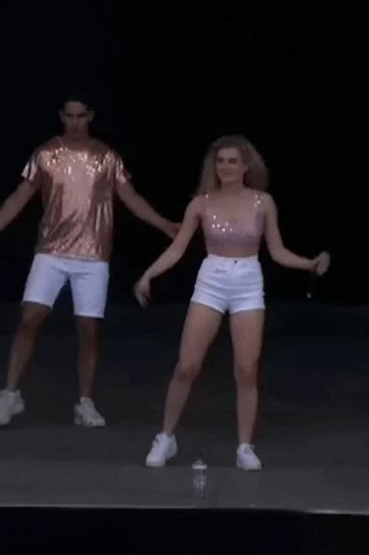 Julia Boschman Scrolller