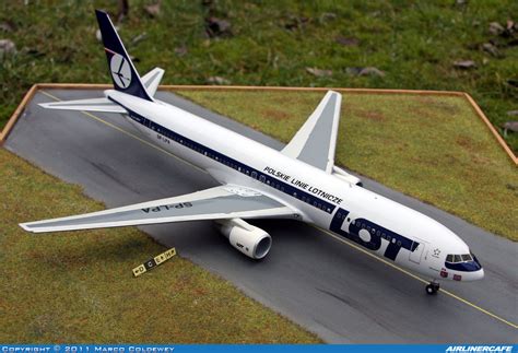 Zvezda Boeing 767-300 #8651 – Airlinercafe