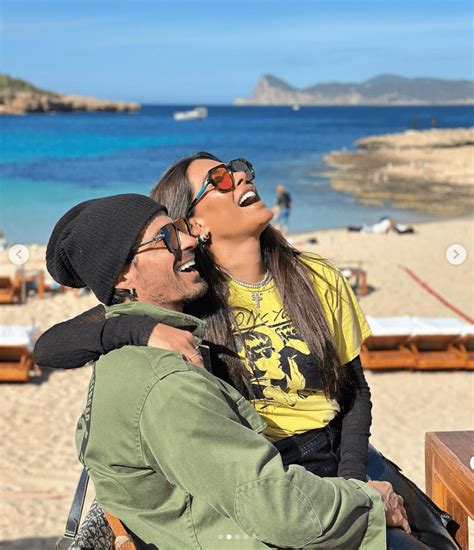 Sofía Vergara En El Set De Grabación Con Su Nuevo E Inseparable Amigo