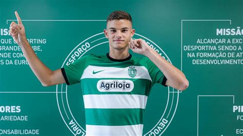 Gabriel Melo Assina Contrato Profissional Com O Sporting Cp