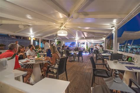 Seasons Beach Bar And Restaurant