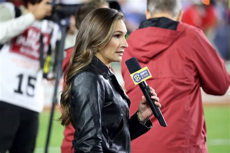 Beloved Espn Sideline Reporter Sizzles With New Swimsuit Photo The Spun