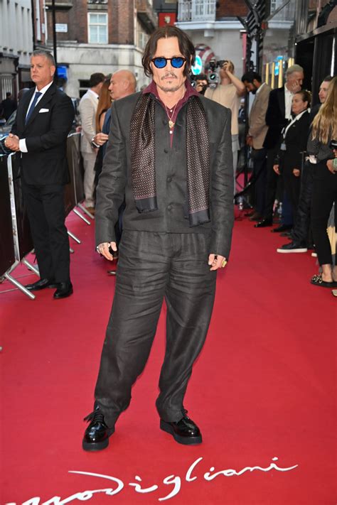 تصفيق حار وإشادة كبيرة في العرض الخاص لأحدث أفلام جوني ديب صور وشوشة