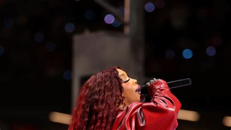 Heres How You Can Recreate Szas Super Bowl Halftime Show Look