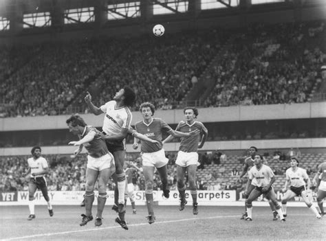 Paul Elliott Hatters Heritage A History Of Luton Town Fc