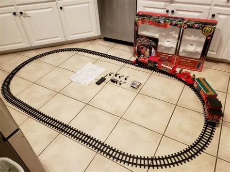 Huge North Pole Express Radio Controlled Christmas Train Set W Music
