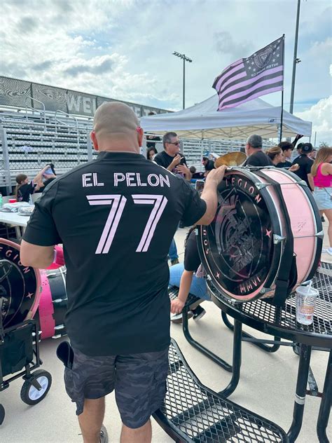 Un Partido Del Inter Miami Con Su Hinchada Carteles Con Códigos Qr Tailgate Party” Y Cómo Se