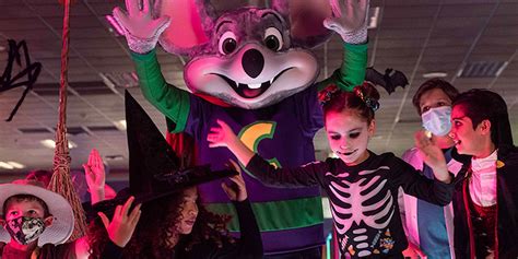 With Five Nights At Freddys In Theaters Chuck E Cheese Will Tempt