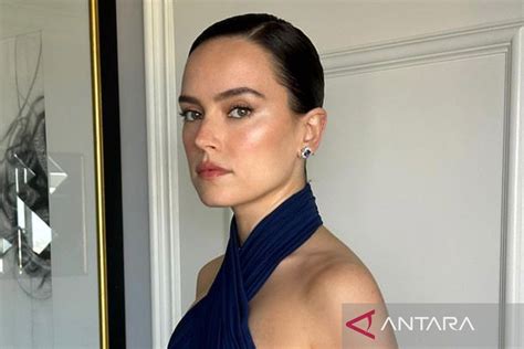 Daisy Ridley Ungkap Diagnosis Graves Disease Yang Dialaminya Antara News