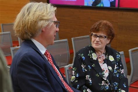 Drs E Lawrence And Adele V Deckinger Center For Integrated