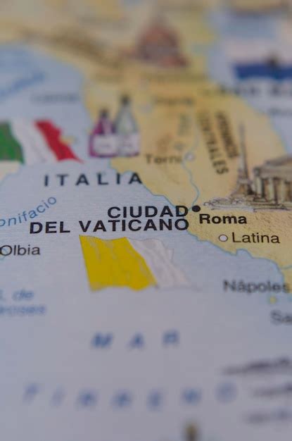 Mapa Vertical De La Ciudad Del Vaticano Con El Mapa Turístico Con La