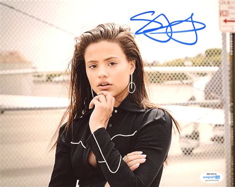 Sarah Jeffrey Sexy Descendants Signed Autograph 8x10 Photo Acoa