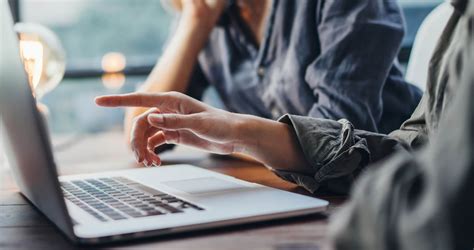 Om Os Thomas Risager