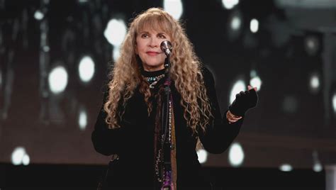 Stevie Nicks Barbie Puppe Kehrt Zurück— Rolling Stone