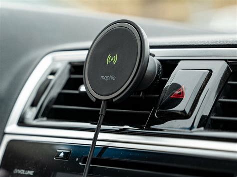 mophie snap+ wireless vent mount MagSafe car charger provides universal ...