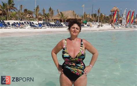 Granny Plumper Beach Zb Porn Granny Plumper Beach Zb Porn
