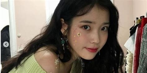 귀엽거나 섹시하거나 오프숄더를 입은 스타들 5 Maxim Korea