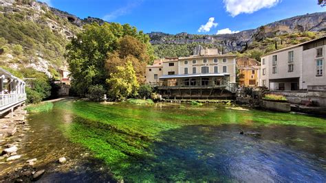 Visiting Fontaine De Vaucluse River View Trails And History Smile Here And There