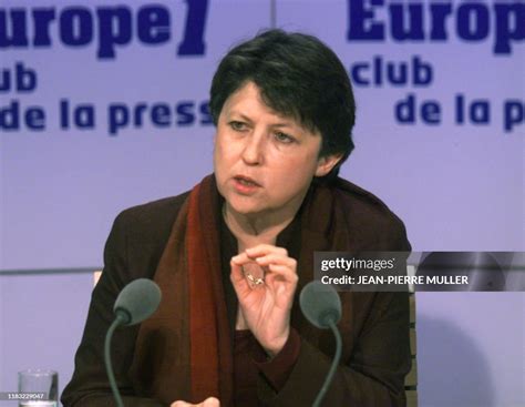 La Ministre De Lemploi Et De La Solidarité Martine Aubry Sadresse