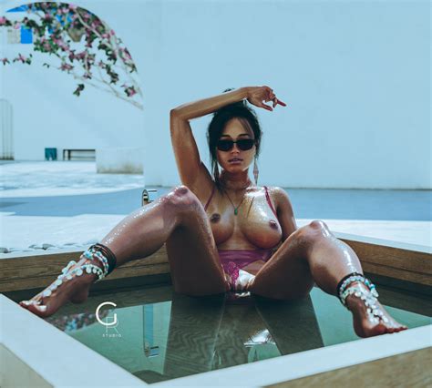 Rule 34 3d Breasts Dark Skinned Female Feet Feet Up Female Female Focus Female Only Flashing