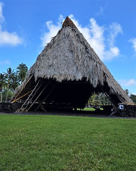 The Peaceful Small Town In Hawaii Where Time Slows Down And Life Feels